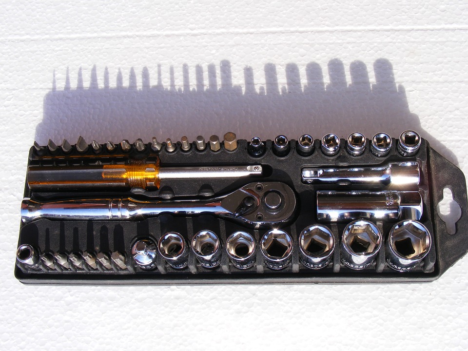 Off-Grid Essentials: The Top 10 Hand Tools when the Power's Out ...