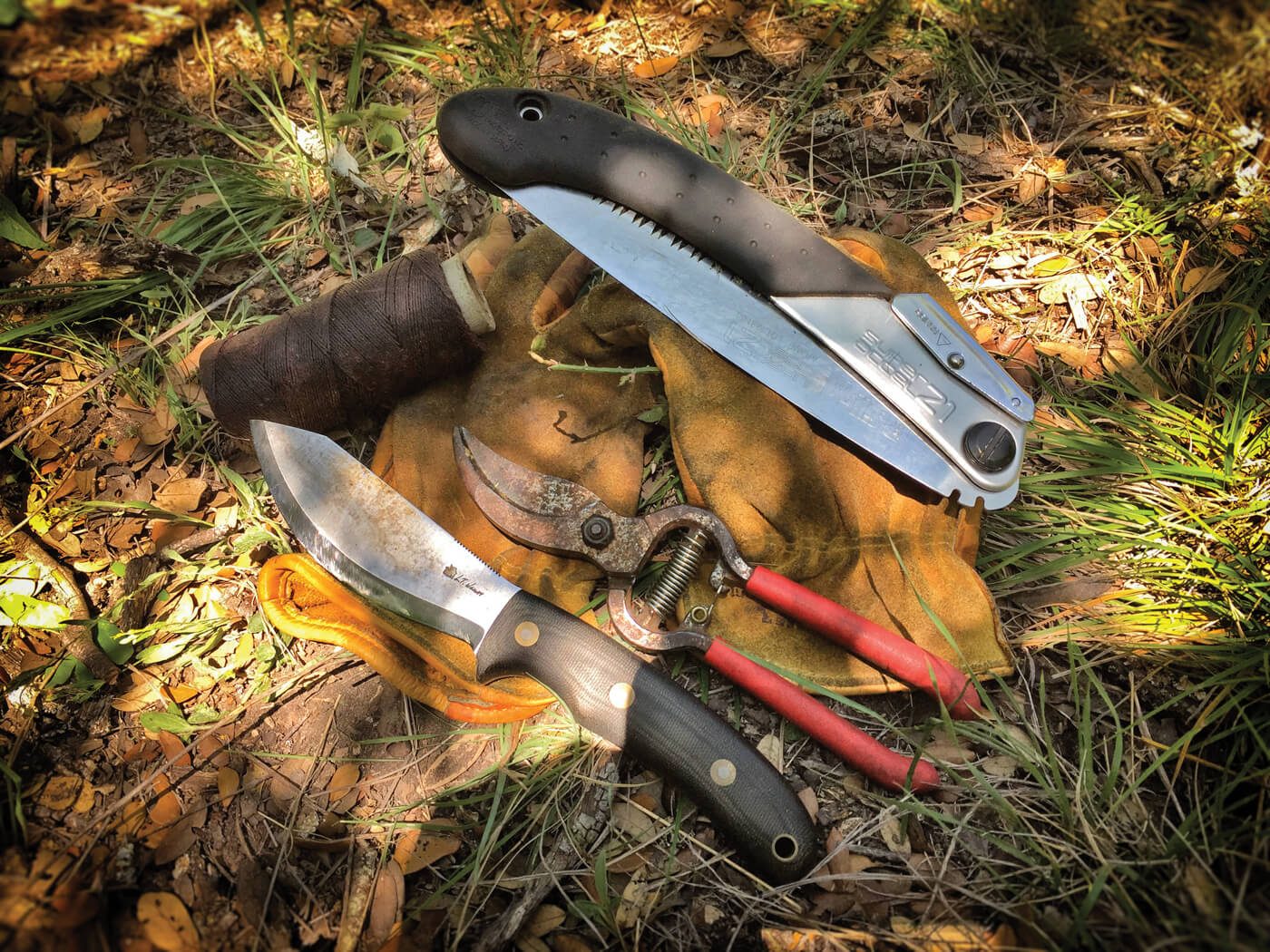 Knives used by ALONE contestants, as reviewed by Michael Travis.