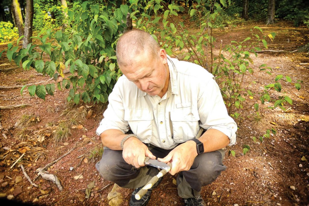 Knives used by ALONE contestants, as reviewed by Michael Travis.
