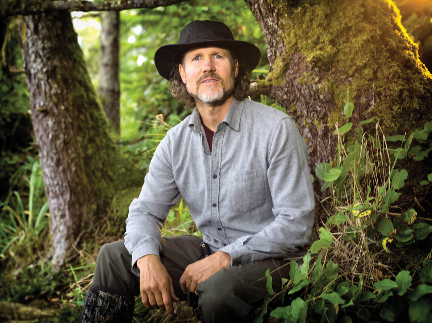 Knives used by ALONE contestants, as reviewed by Michael Travis.