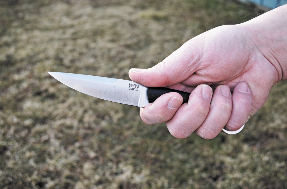 Learn About The Pros And Cons of Ring-Handle Knives