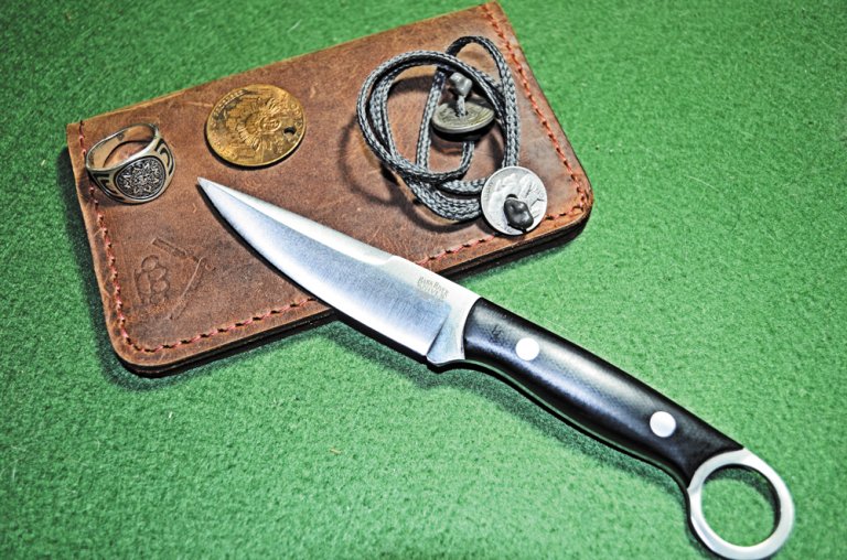 Learn About The Pros And Cons of Ring-Handle Knives