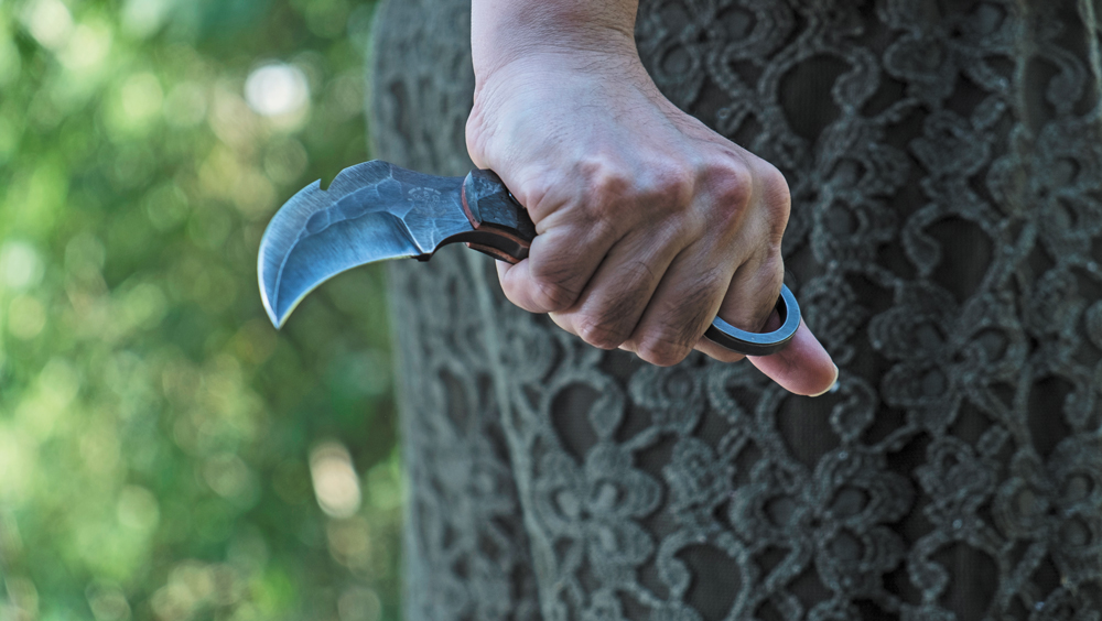 Learn About The Pros And Cons of Ring-Handle Knives