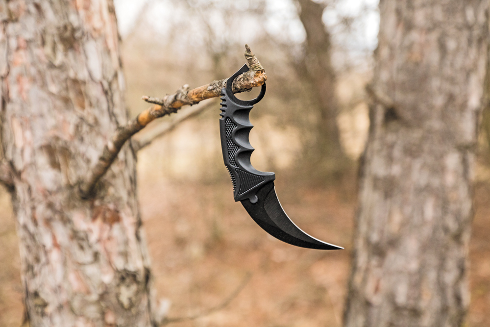 Learn About The Pros And Cons of Ring-Handle Knives